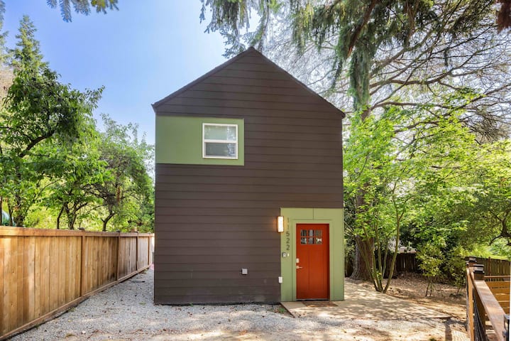 2025 Built Modern Retreat W/ 3 Ac In Safe Location - Olympic Hills - Seattle