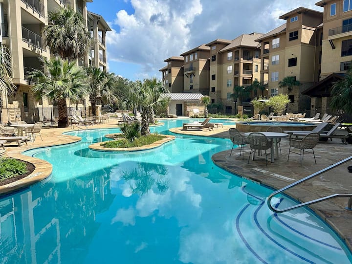 Chic 2bd With Balcony, Pool, Hot Tub & Marina View - Horseshoe Bay, TX