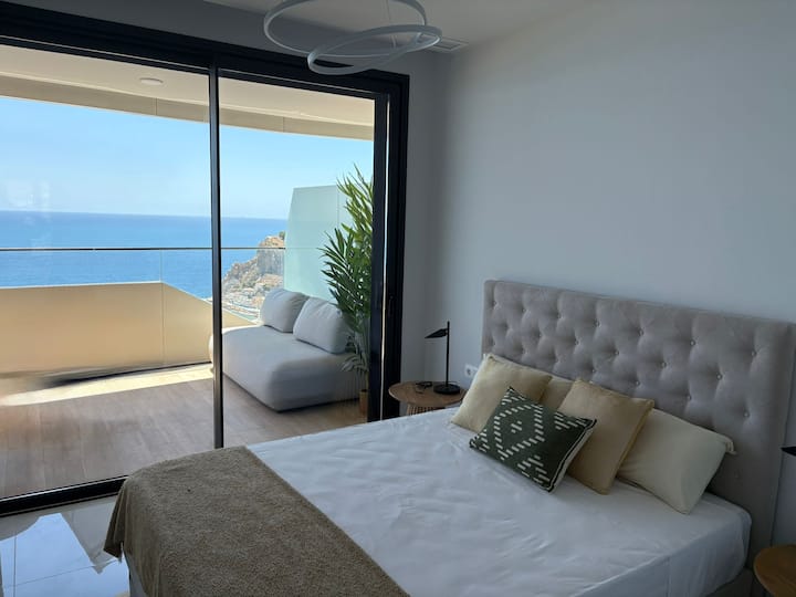 Seaside Views & Modern Design (33rd Floor) - Benidorm