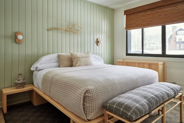 Cozy Retreat L Bluebird King Room - Lake Placid, NY