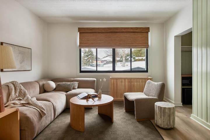 Bluebird King Suite L Sleeps 4 - Lake Placid, NY