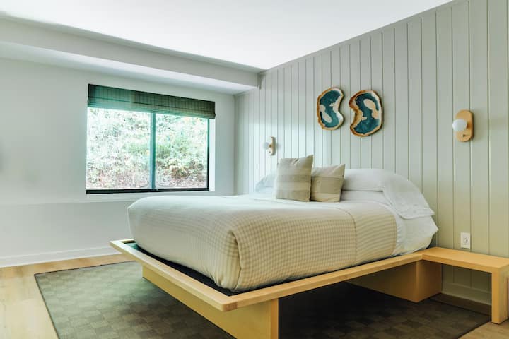 Fun & Relaxing Bunk Suite L Bluebird Hotel - Lake Placid, NY