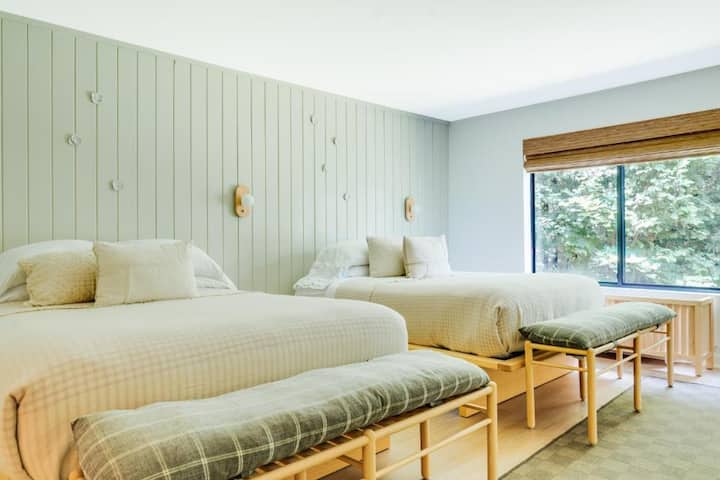 Group Stay L Party Suite At Bluebird - Lake Placid, NY