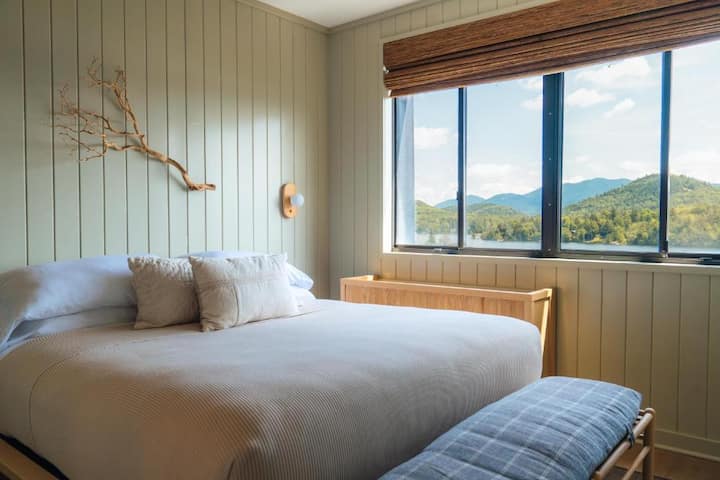 Relaxing King Junior Suite L Bluebird - Lake Placid, NY