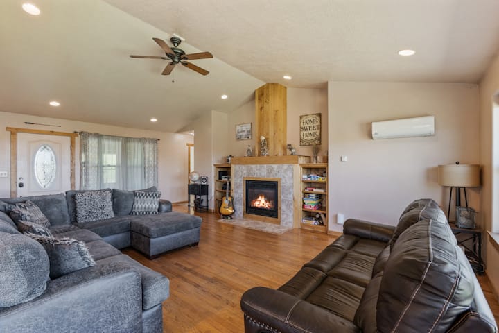 Scenic Family Cabin Near Yellowstone, Sleeps 10 - Ashton, ID