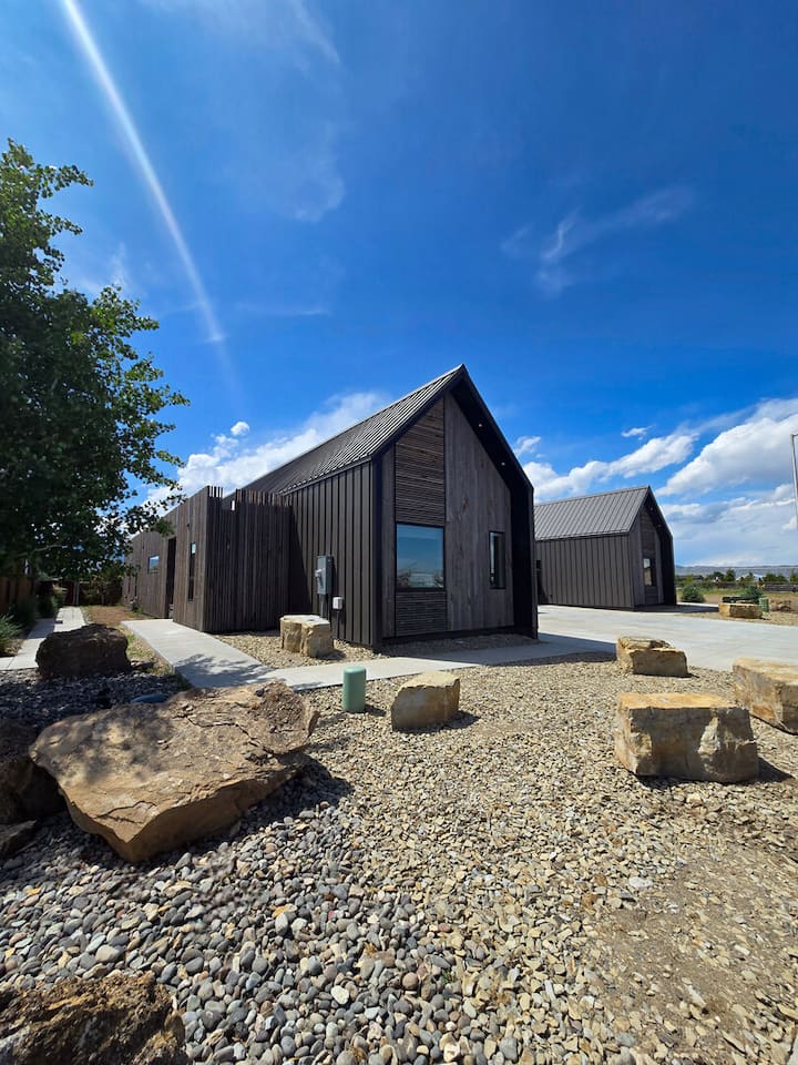Rebel Row- Newly Built Condo Minutes From Downtown - Cody, WY