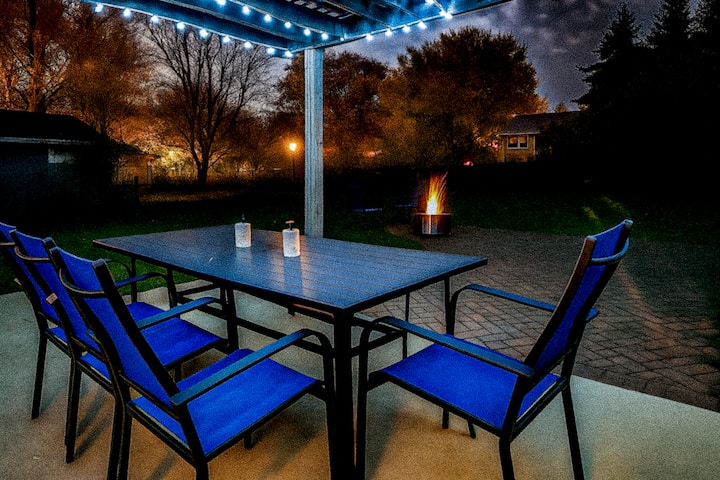 Charming Winter Cottage Retreat ~ Firepit & Patio - Vermilion, OH