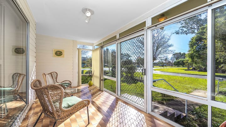 "Margarets Place" By Holidayco - Gloucester