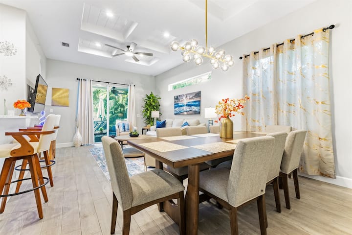 Villa Las Flores: Private Pool Renovation Sleeps 8 - Sarasota, FL