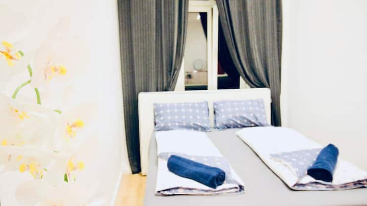 Cozy & Stylish Room | Steps From Prater Park - Wien