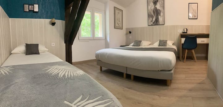 Chambre Triple (Lit Queen + Lit Simple) Piscine - Tonneins