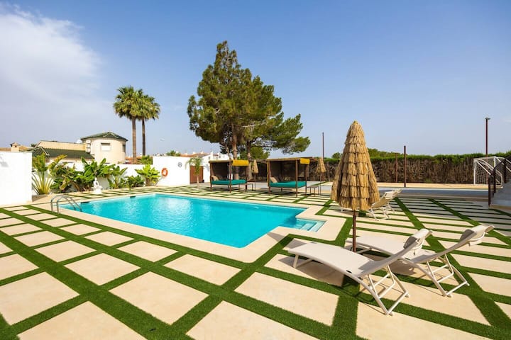 Unique Villa With Pool, Perfect For Families - Torrevieja