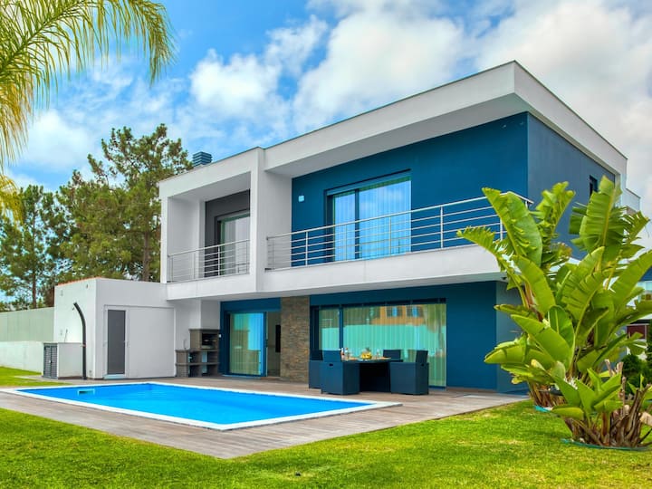 Vita Portucale | Chic Luxe Villa W/ Saltwater Pool - Costa da Caparica