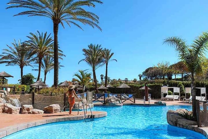 Family Townhouse With Sea Views & Pool Access - Fuengirola