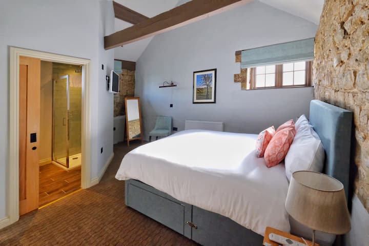 Deluxe Large King Room With Ensuite Bathroom - Taunton