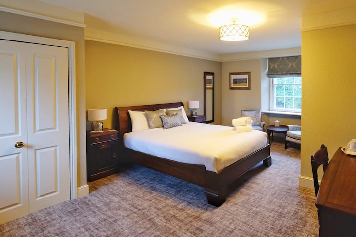 Deluxe Large King Room With Ensuite Bathroom - Taunton