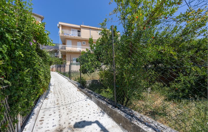 One Bedroom Nice Apartment In Podgora - Igrane