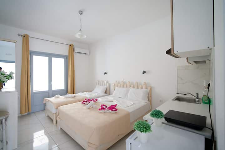 Triple Room With Mountain View – Black Sand Beach - 聖托里尼