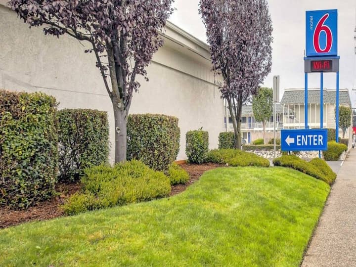 2 Lits Queen | Micfridge - Coos Bay, OR
