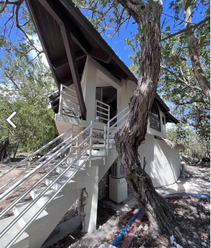 Treehouse Private Village Barnacle Resort - Big Pine Key, FL