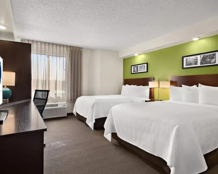 Modern Room Near The Grove | Pool, Free Parking - Wesley Chapel, FL