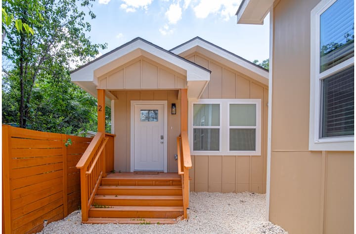 Historic Comfort 2br/1ba Guesthouse Near Riverwalk - Hot Wells - San Antonio