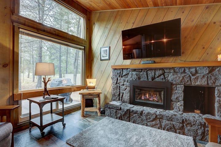 Sunriver Escape – Sleeps 8 + Pet Friendly + Sharc - Sunriver, OR