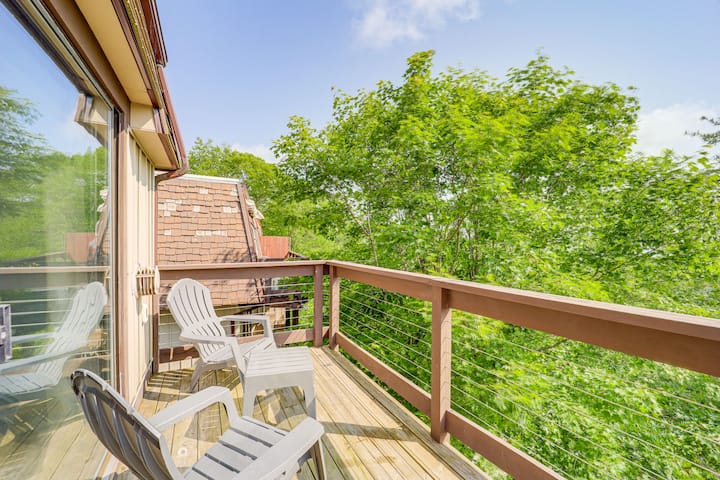 1 Mi To Beech Mtn Club: Couples Condo W/ Views - Beech Mountain, NC