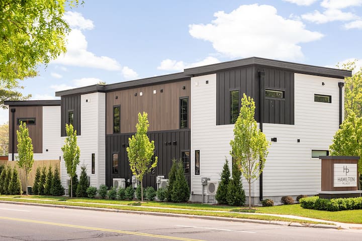 Hamilton Place | Bayside Building | 4 Units - Traverse City, MI