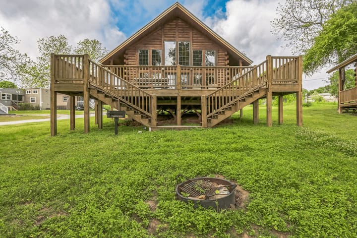 Premium Lakefront Cabin On Lake Conroe - Lake Conroe, TX
