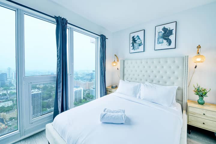 Downtown 1br + Den With Skyline Views & Balcony - Toronto