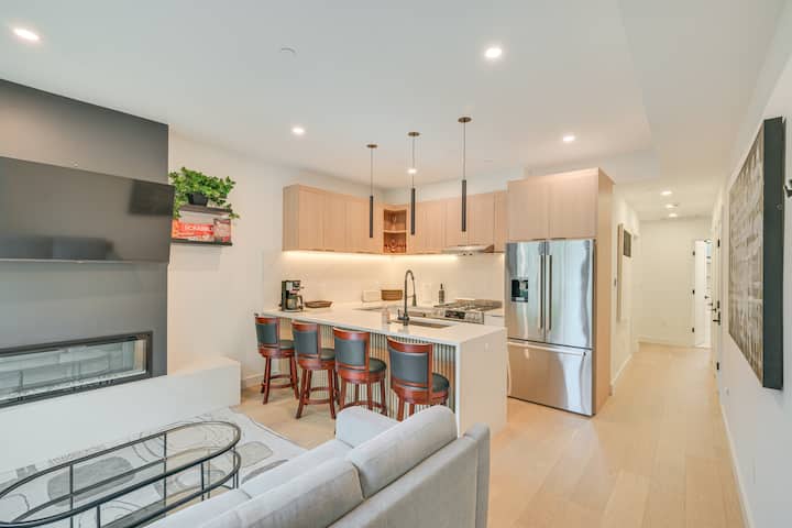 Near Biotechs & Mit: Cozy Condo W/ Fireplace - Cambridge, MA