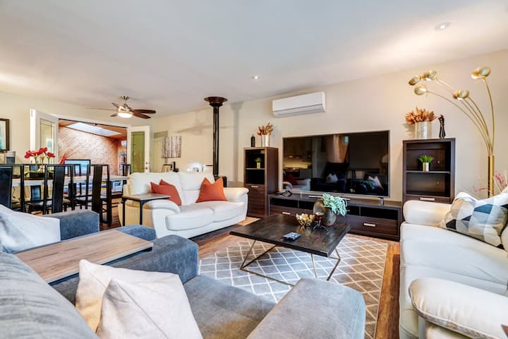 The Beach House - Steps To Beach Area 3 (4br) - Wasaga Beach