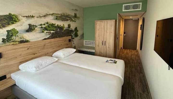 Nature Lovers’ Escape: Scenic Room Setting - Amersfoort
