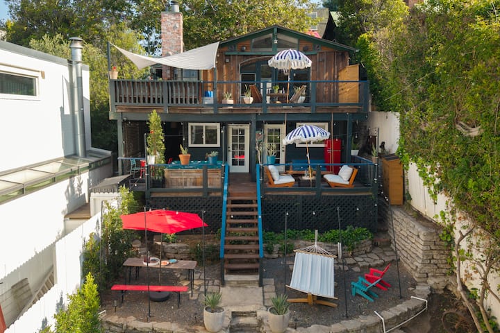 Relax In La: Hot Tub, Firepit & Serene Backyard - Beverly Hills, CA