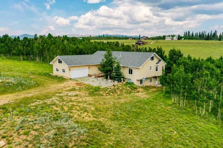 Michigan Hills Manor 5,000sf W/hot Tub - Colorado