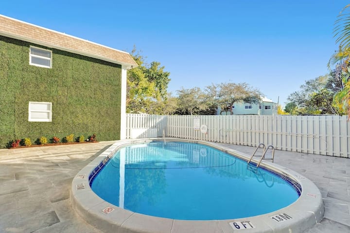 Rustic 1br Apt In Ftl With Kitchen & Pool - Fort Lauderdale