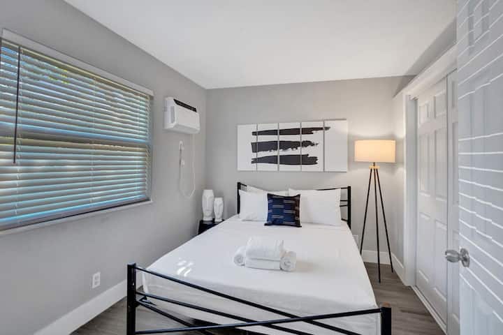 Rustic 1br Apt In Ftl With Kitchen & Pool - Fort Lauderdale