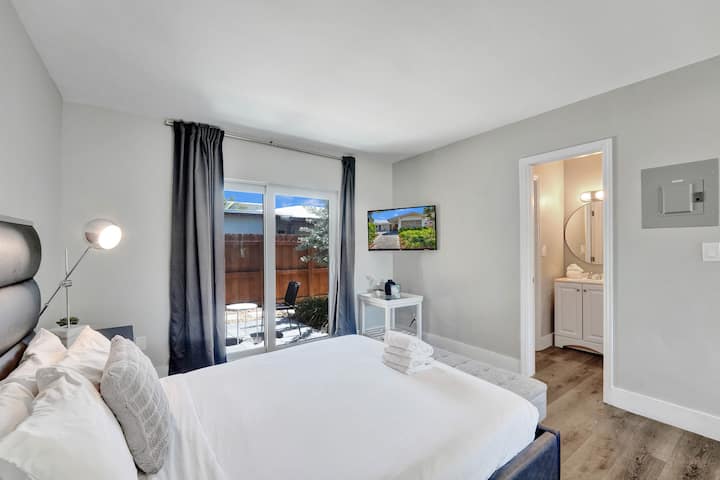 Pelican Cove Studio W Full Kitchen And Patio - Lighthouse Point, FL