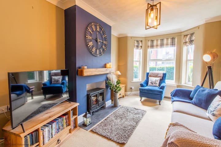 Coastal Home Sleeping Five - 2 Minute Walk Beach - Lowestoft