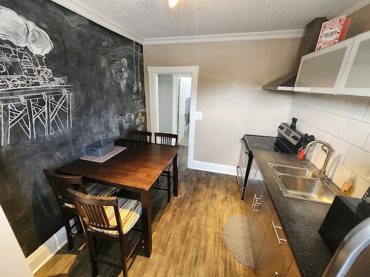 Delightful Dufferin Street Apartment - Thunder Bay