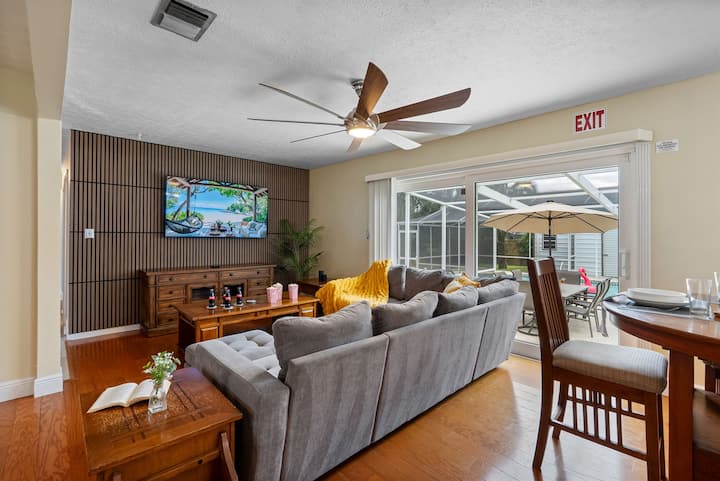 Brandon Getaway | 4br Home W/ Pool & Hot Tub - Tampa Bay, FL