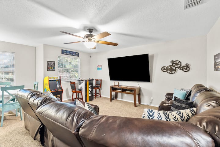 San Antonio 4br | Pool, Game Room, Near Seaworld - San Antonio, TX