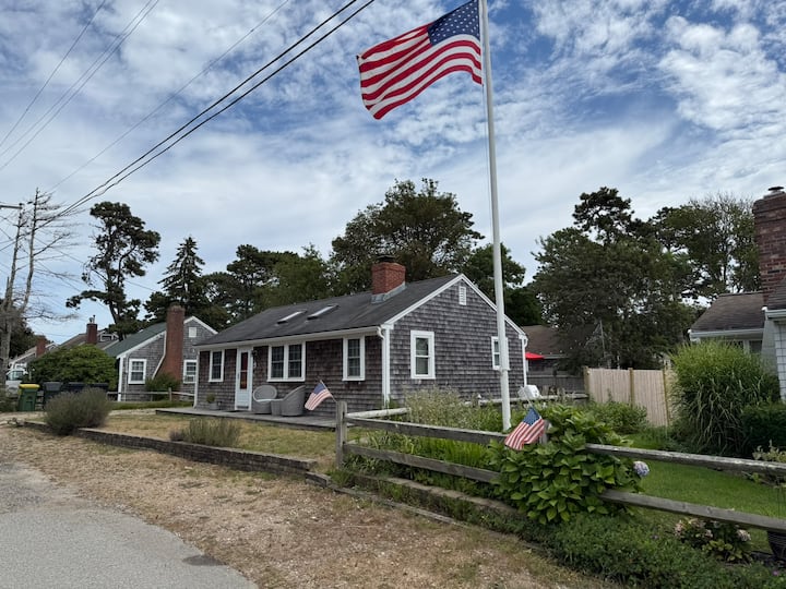Best Little Beach Cottage - Dennis, MA