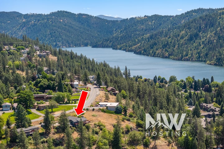 Stunning Lake Views, Tesla Charger & Family Fun! - Coeur d'Alene, ID