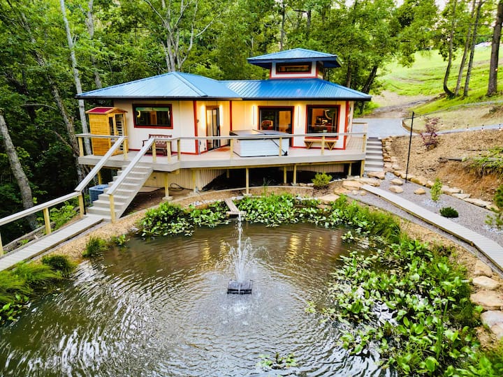 Tranquil Hideaway: Spa Retreat W/ Hot Tub & Sauna - Kentucky