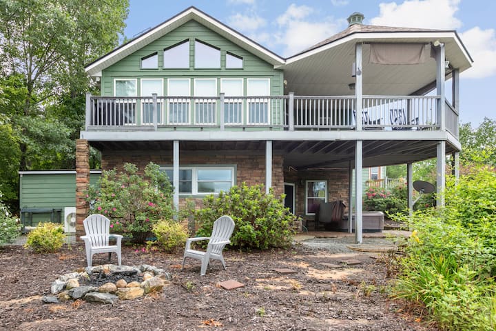 Mountain Retreat W/ Hot Tub & Scenic Views - Lake Lure, NC
