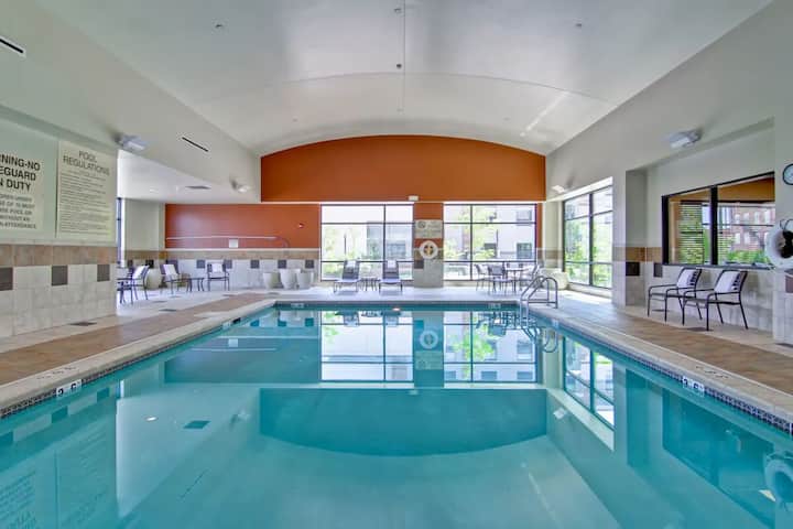 Walkable Downtown Omaha | Free Breakfast & Pool - Omaha, NE