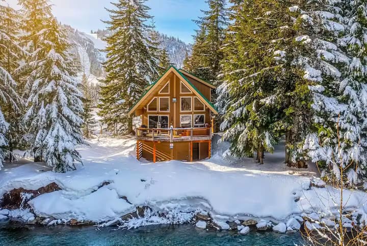 Snoqualmie Pass Cabin: Hot Tub, Sauna, Hike & Ski - Snoqualmie Pass, WA