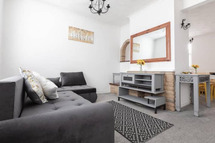 Spacious Home Located Near Fratton Park Stadium - Portsmouth